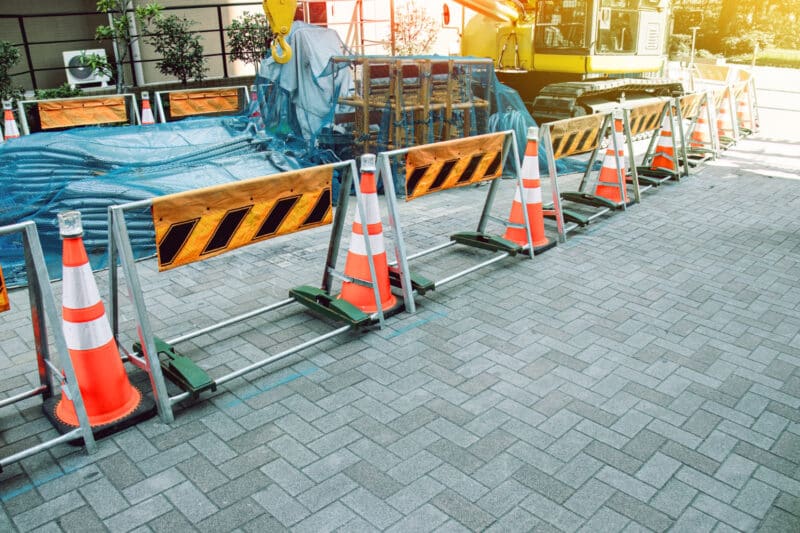 Projet de construction : tout savoir sur les barrières de chantier