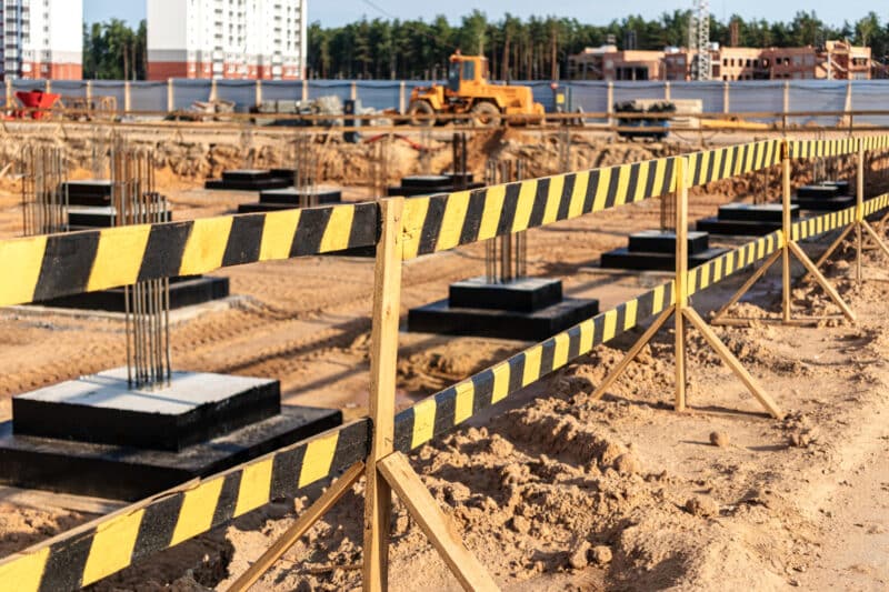 Projet de construction : tout savoir sur les barrières de chantier