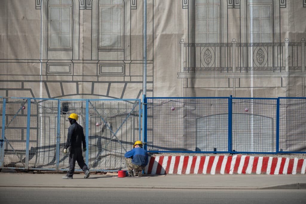 Projet de construction : tout savoir sur les barrières de chantier
